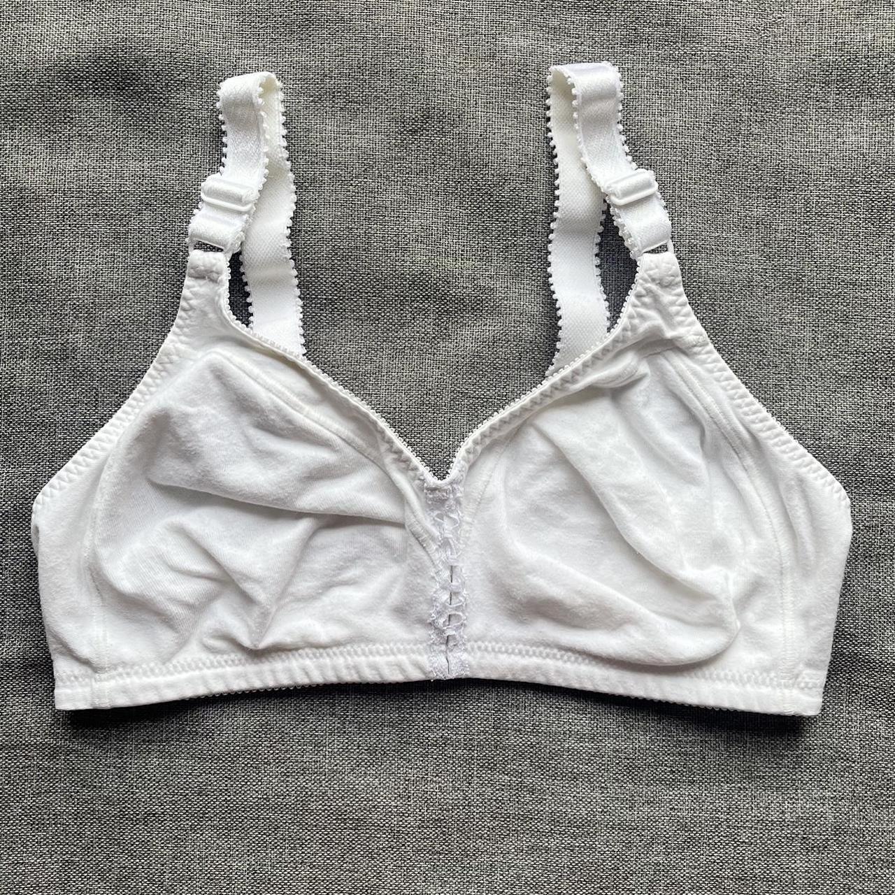 BALI women’s white bra! -size small -fits best on... - Depop