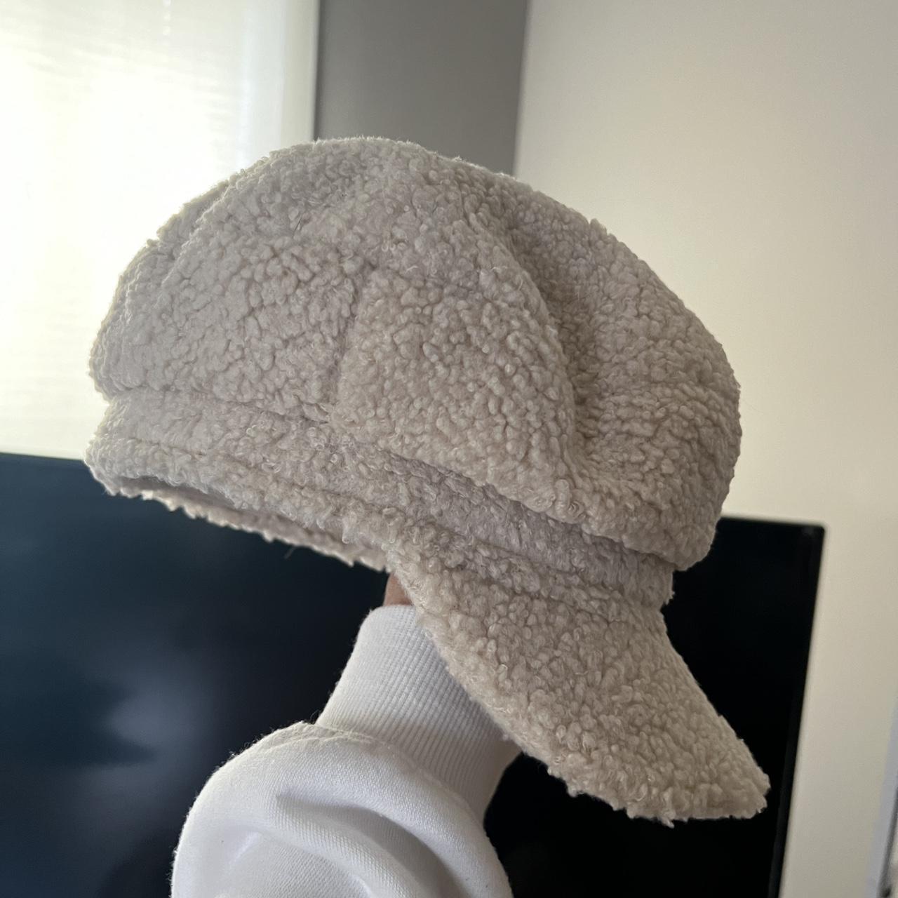 Universal thread Sherpa paper boy hat never worn - Depop