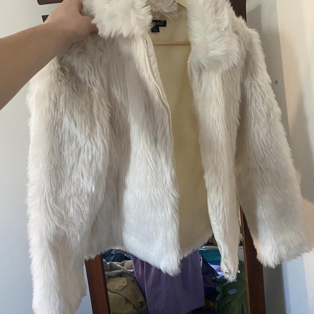 White fake fur jacket #white #fakefur #whitefur - Depop