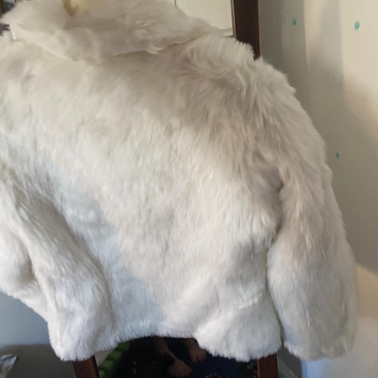 White fake fur jacket #white #fakefur #whitefur - Depop
