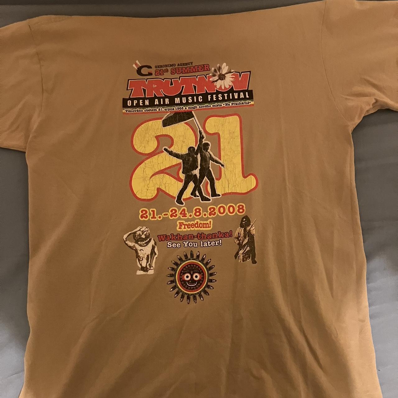 vintage graphic tee early 2000s kept in great... - Depop