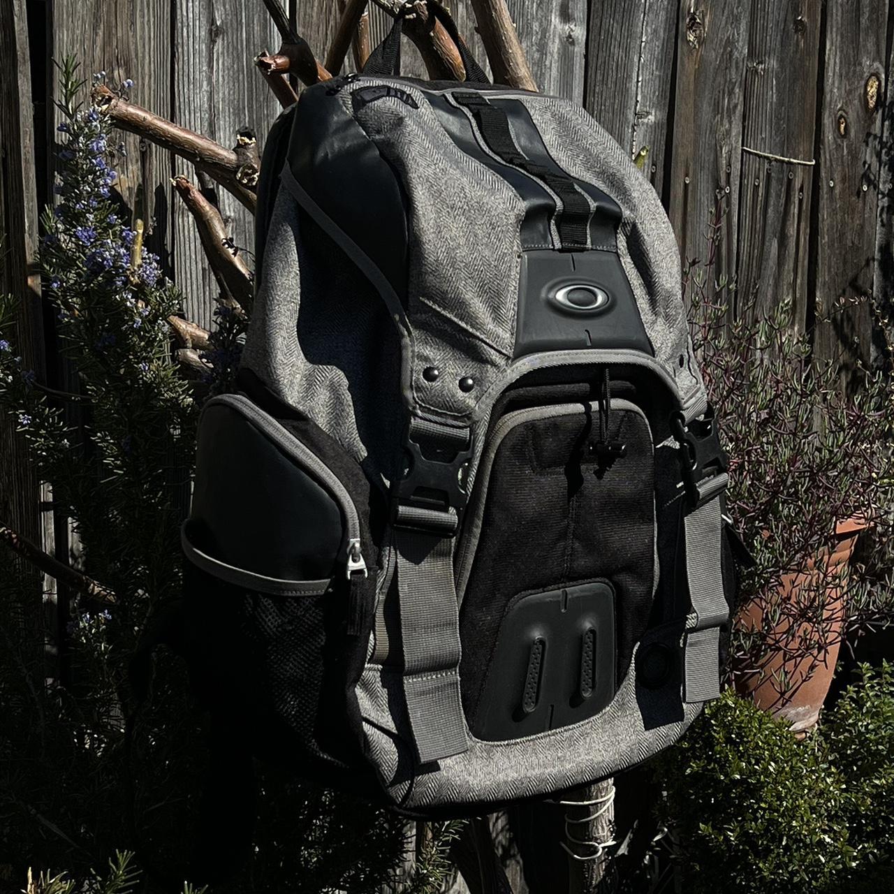 Oakley Men's Black and Grey Bag | Depop