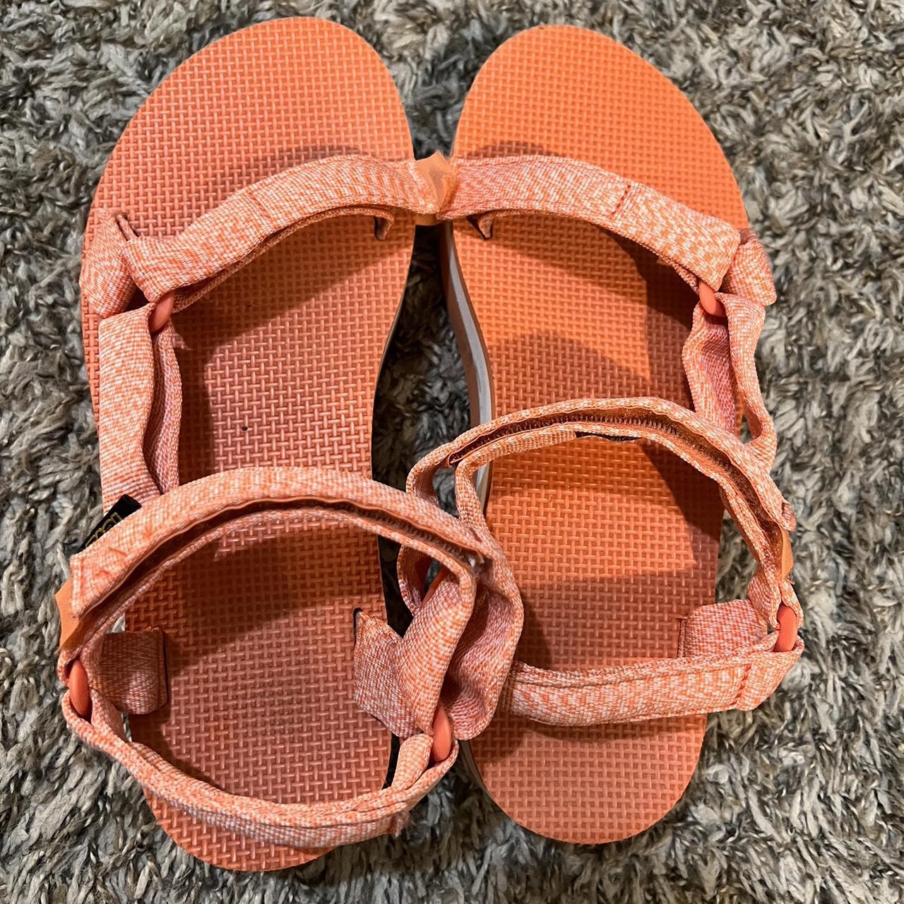 platform tevas!! super cute size 9 - Depop