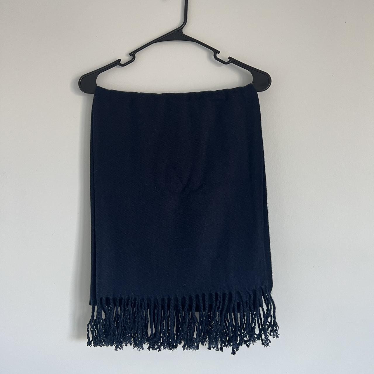 Brandy Melville Navy Scarf worn once - Depop
