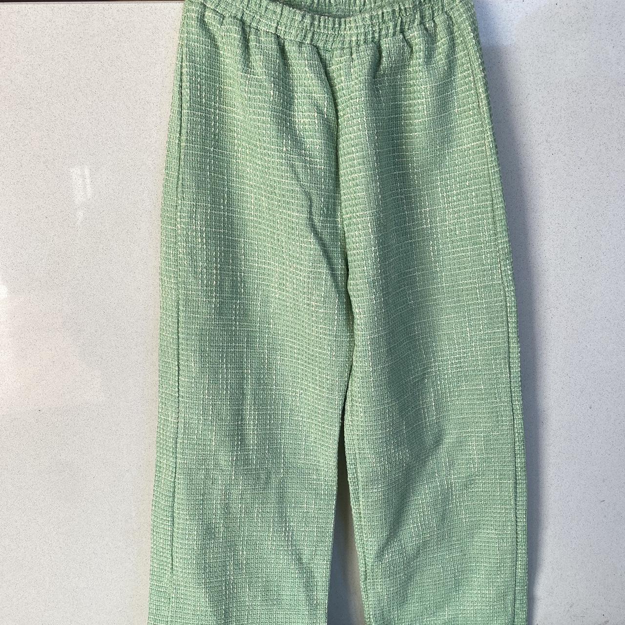 Venderbys woven green pants So cute and flattering... - Depop