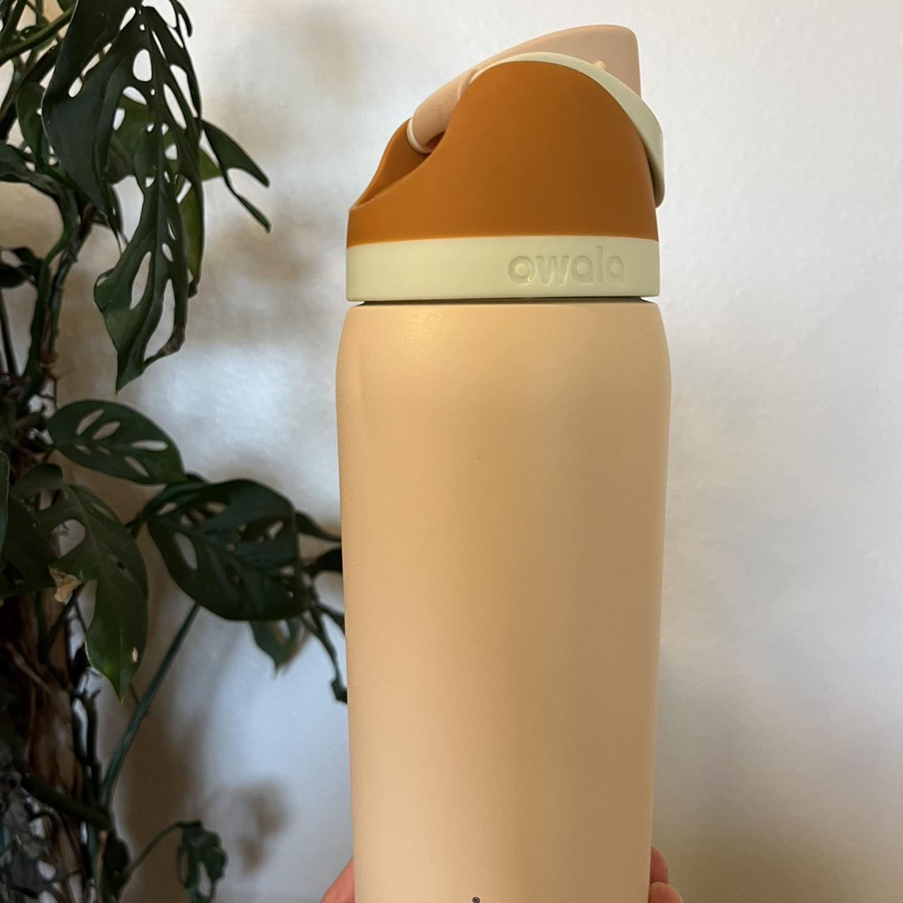 32 Oz Owala Water bottle Light pink, orange, and... - Depop