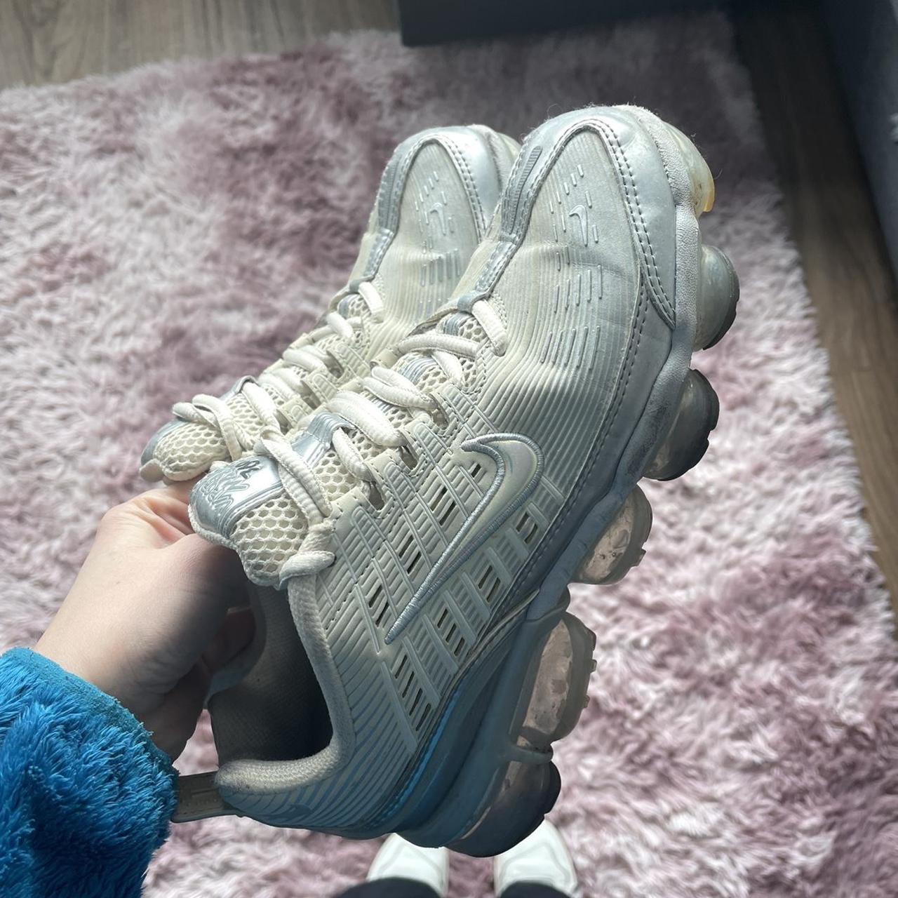 Nike Women's Cream Trainers | Depop