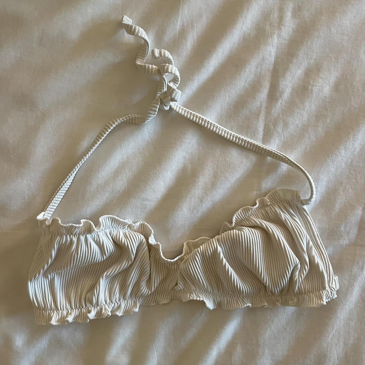 437 white ruffled bikini top! this is so cute and... - Depop