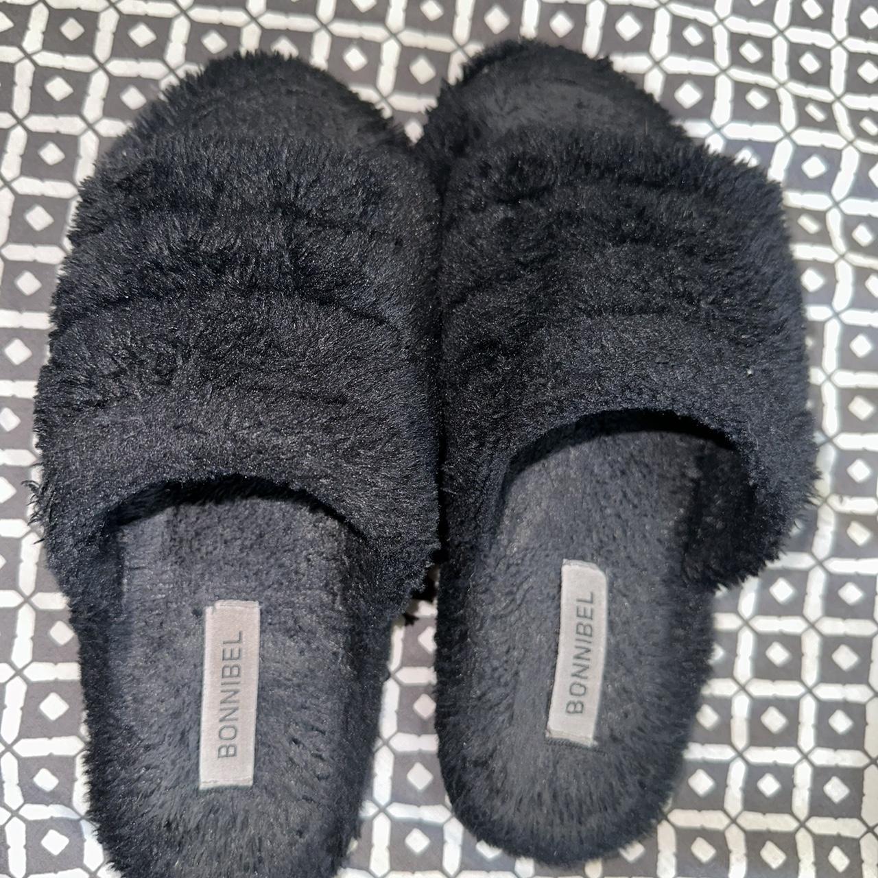 Fuzzy slides - Depop