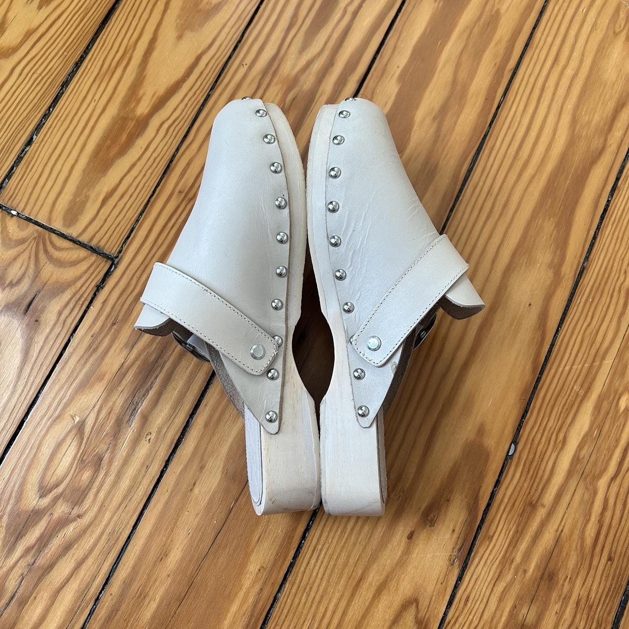 Mango Women's Cream and Tan Clogs | Depop