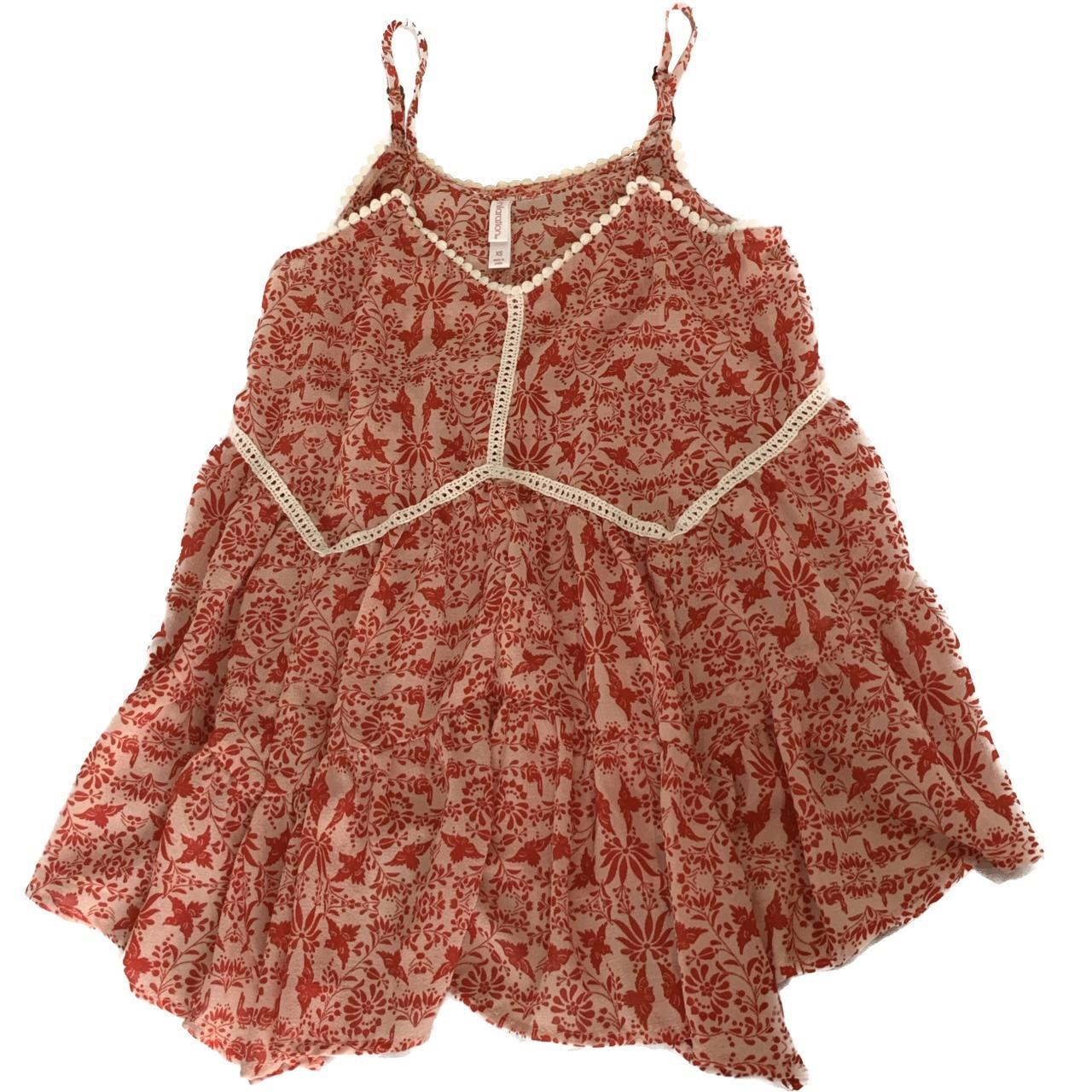 flowy patterned tank top 💋 sits so pretty and... - Depop