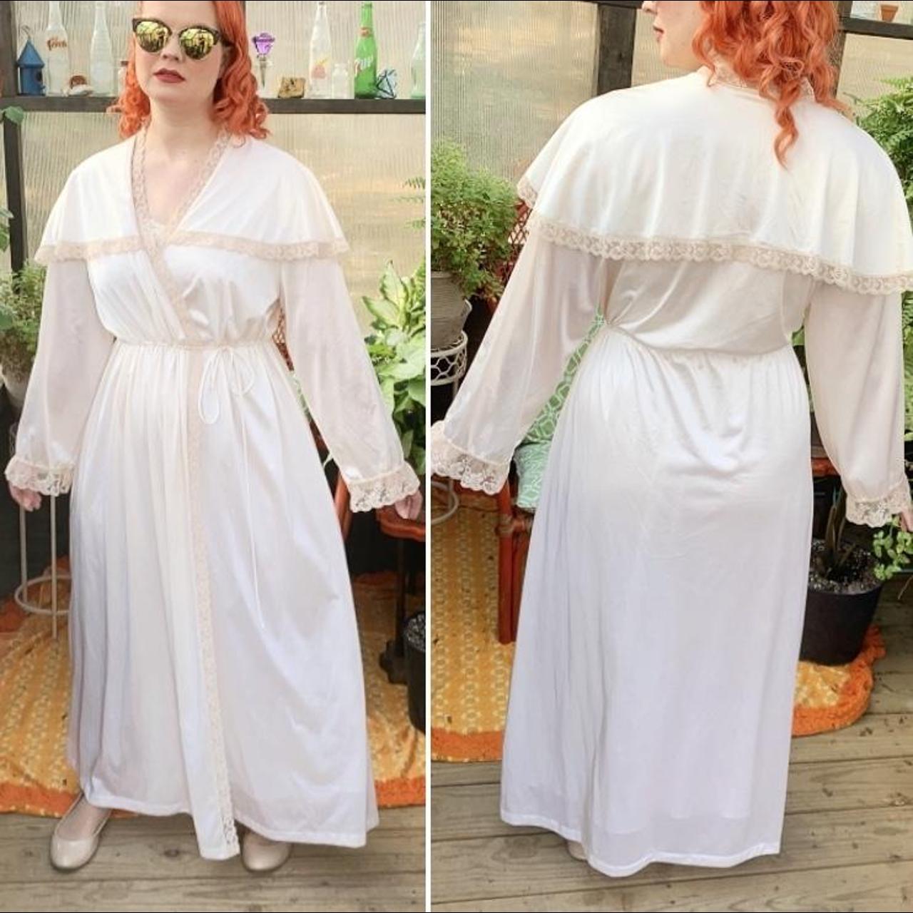 🕊️Vintage white satin robe with caplet attached sz... - Depop