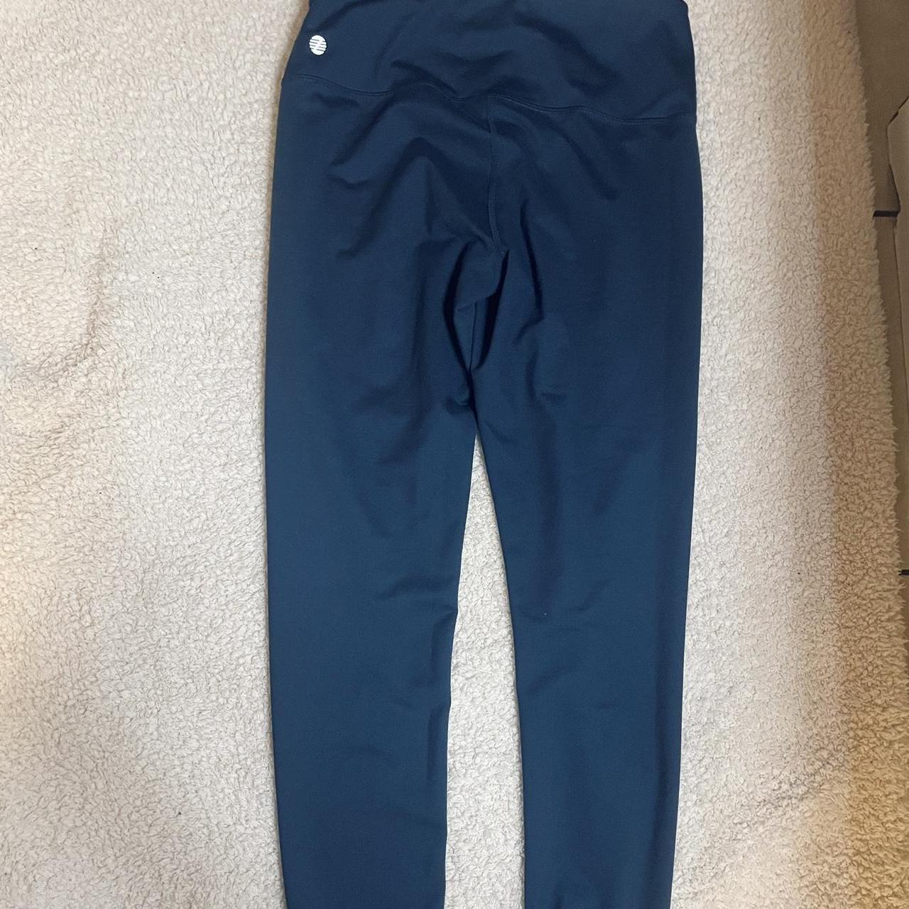 workout navy blue leggings size S they sit right at... - Depop