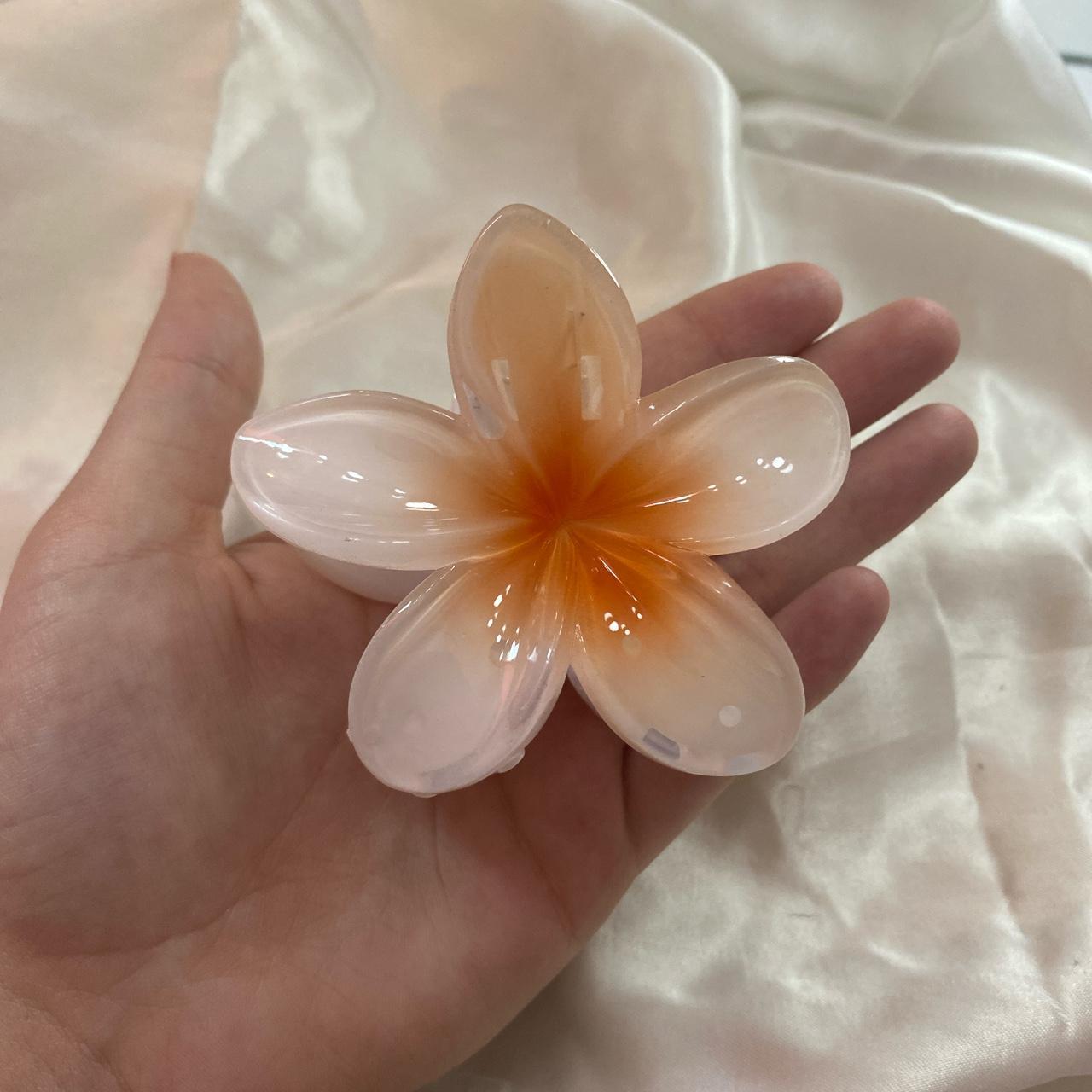 tropical hawaiian hibiscus flower claw clips... - Depop