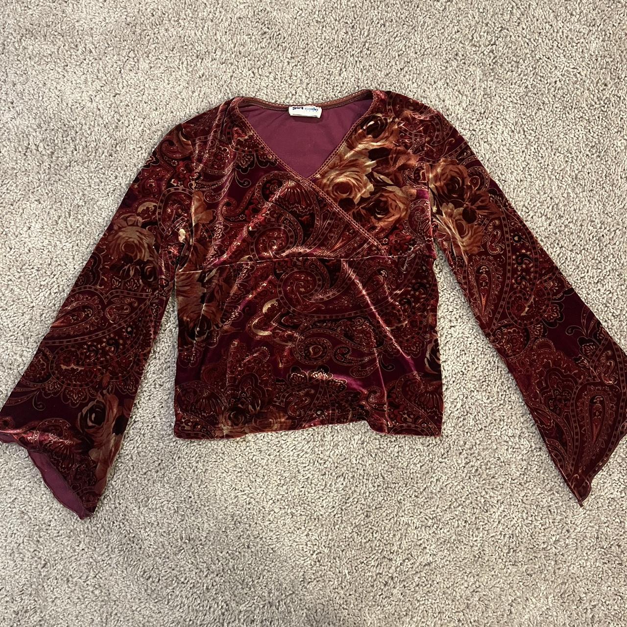 Whimsical top! Cute for date night or whenever!... - Depop