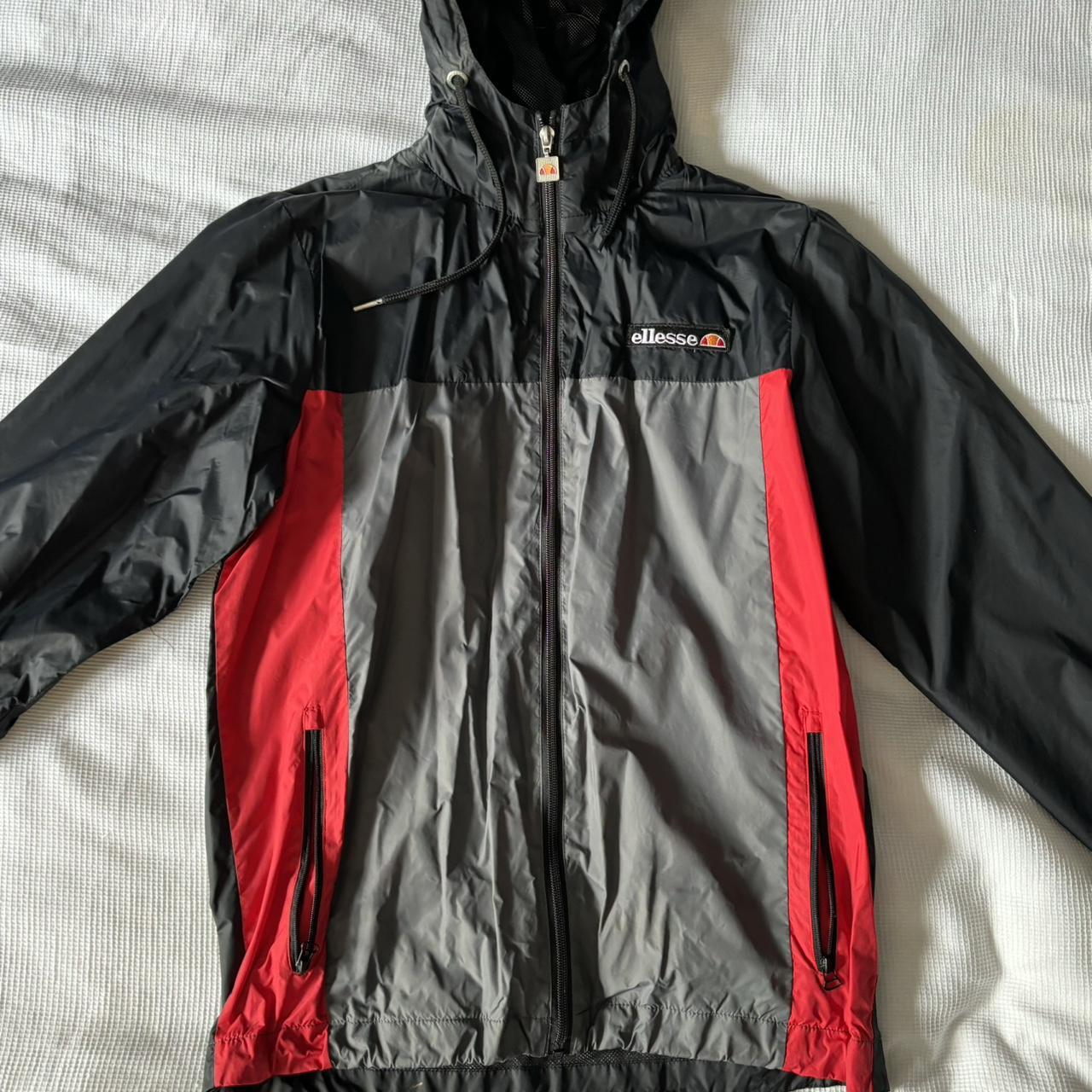 Small Ellesse windbreaker - Depop