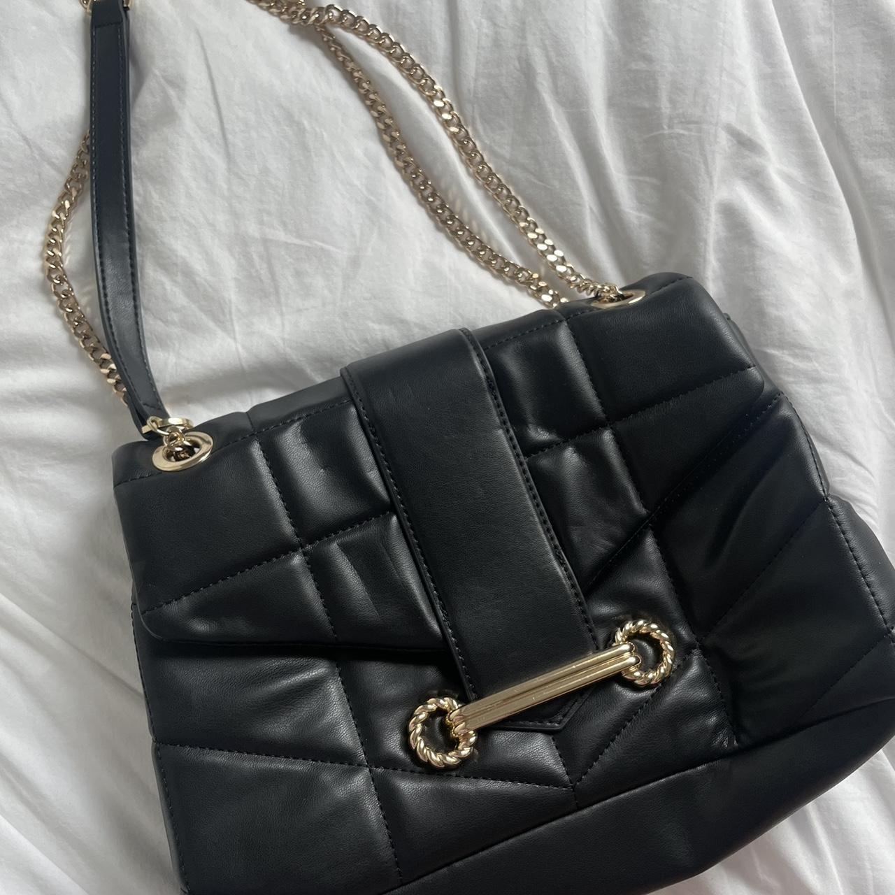 black shoulder chain bag 💌 // never worn - Depop