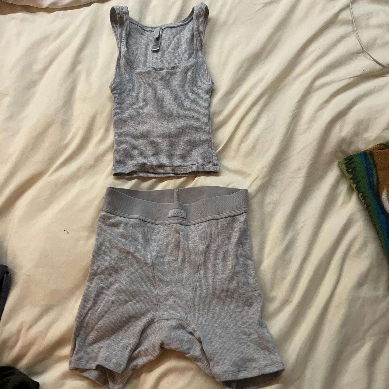 skims set in perfect condition! very soft and stretchy - Depop