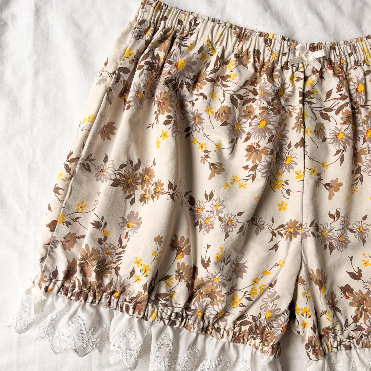 handmade daisy floral ruffled bloomer shorts... - Depop