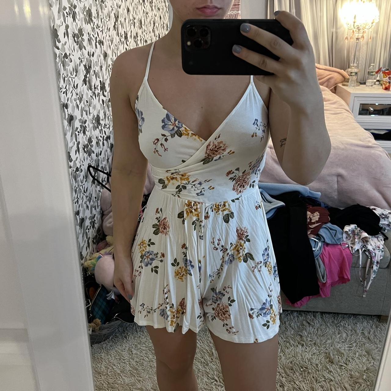 Garage Romper floral prints - Depop