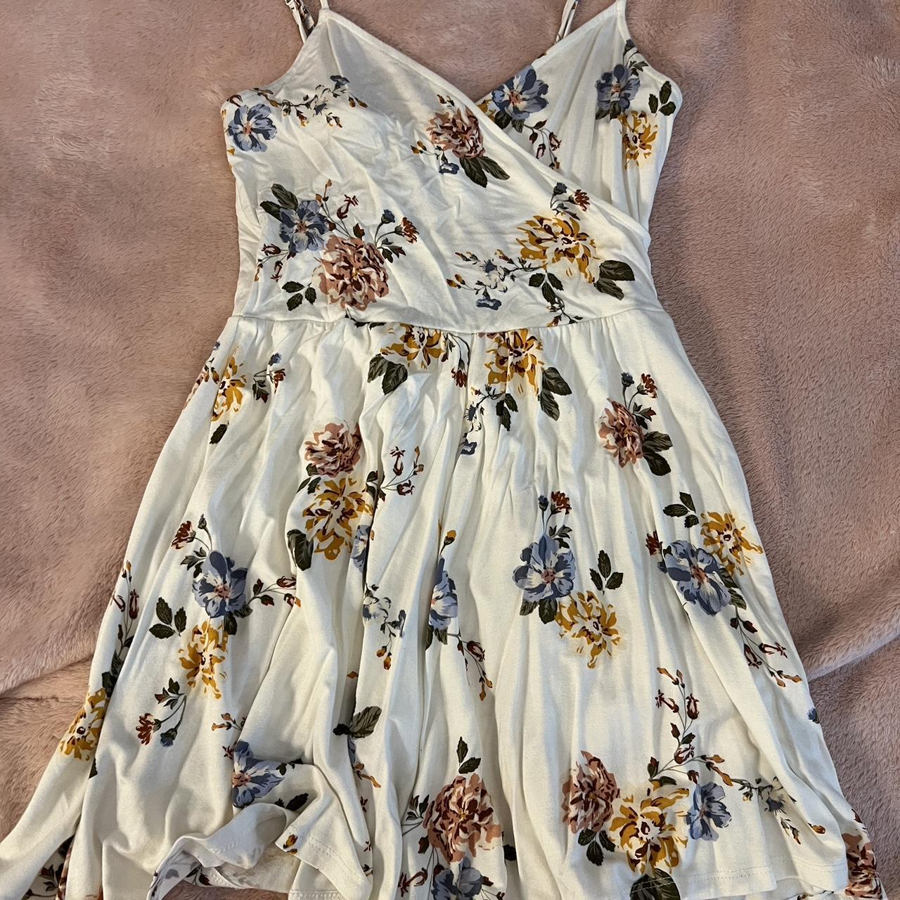 Garage Romper floral prints - Depop