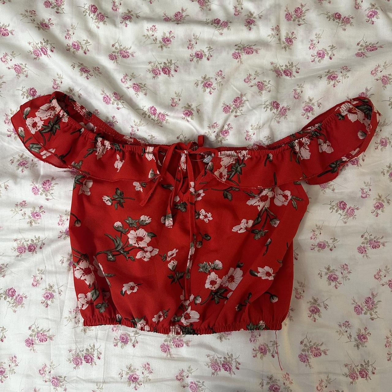 Cute off the shoulder floral top - Depop