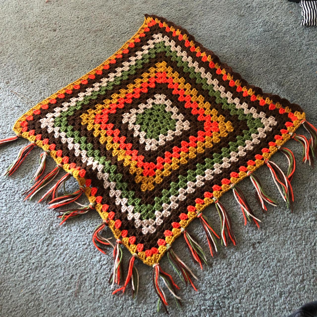 Vintage table sets to put your plate on top of.... - Depop