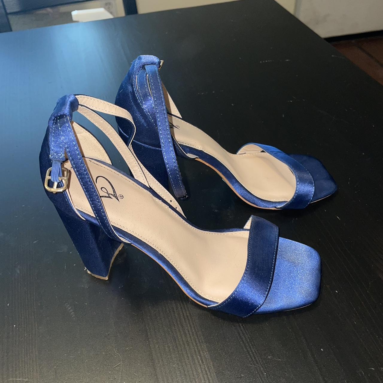 Windsor Women's Blue and Navy Courts | Depop
