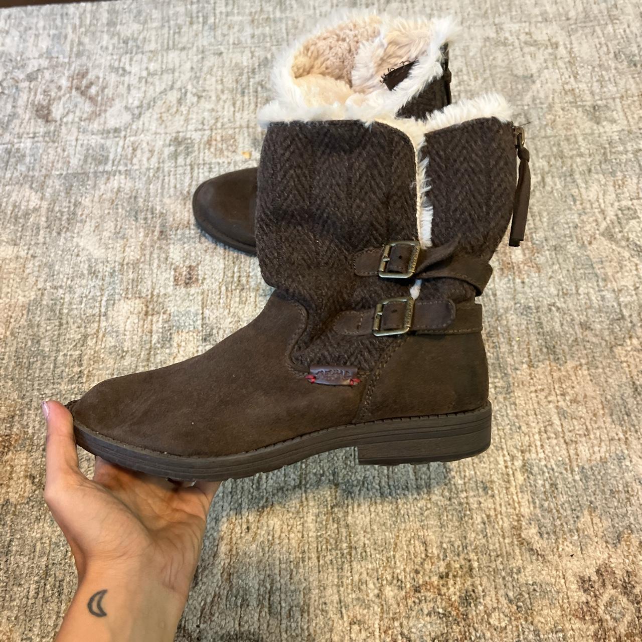 fluffy brown boots - Depop