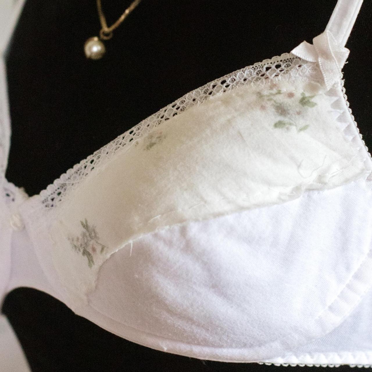 Victoria's Secret Women's White Bra | Depop