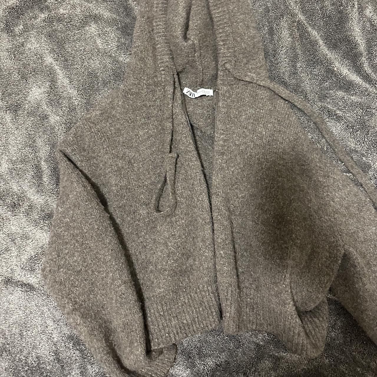 Zara zip up sweater - Depop