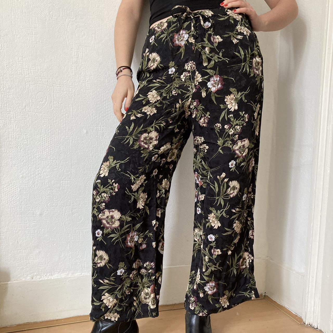 Satin floral pants - Depop