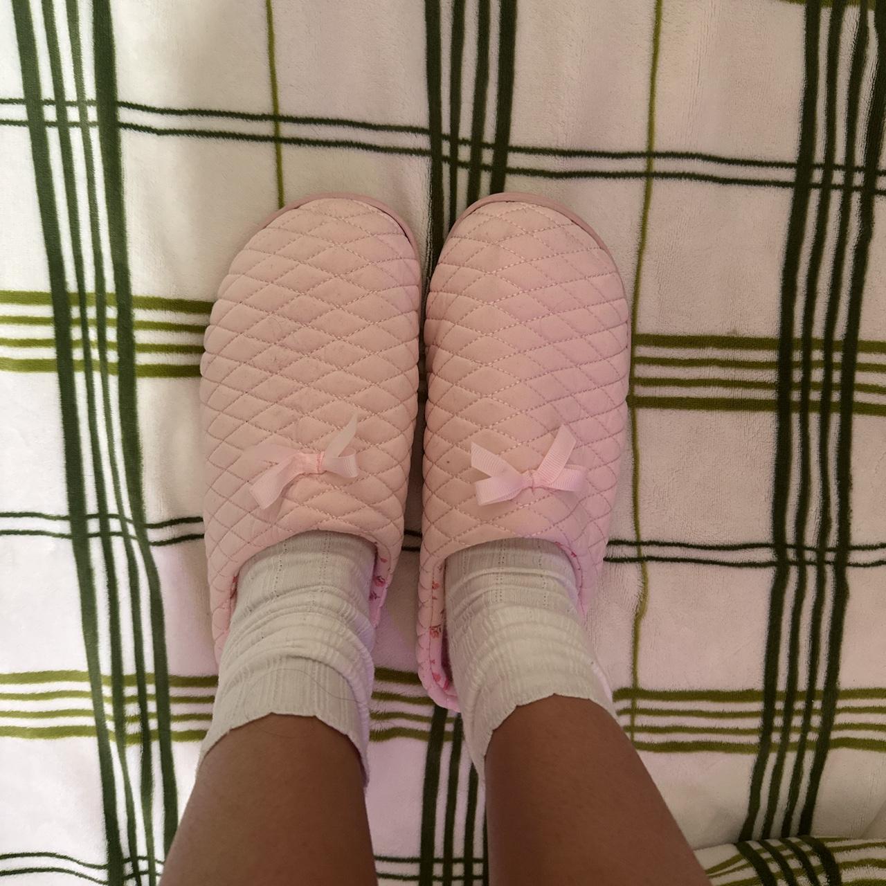 Ellen Tracy pink bow slippers, in great condition,... - Depop