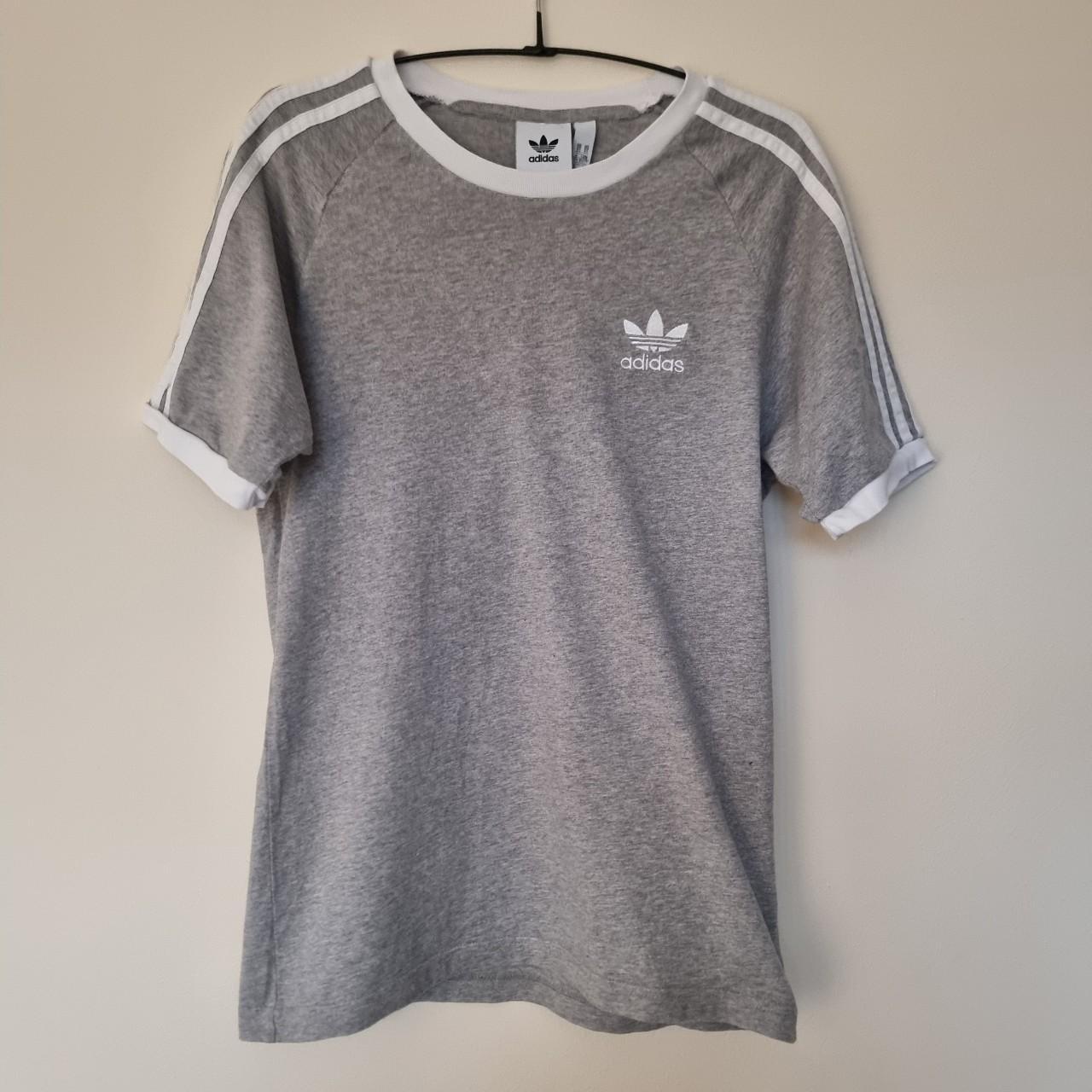 ADIDAS ORIGINALS ♡ Grey t-shirt ~ size EXTRA... - Depop