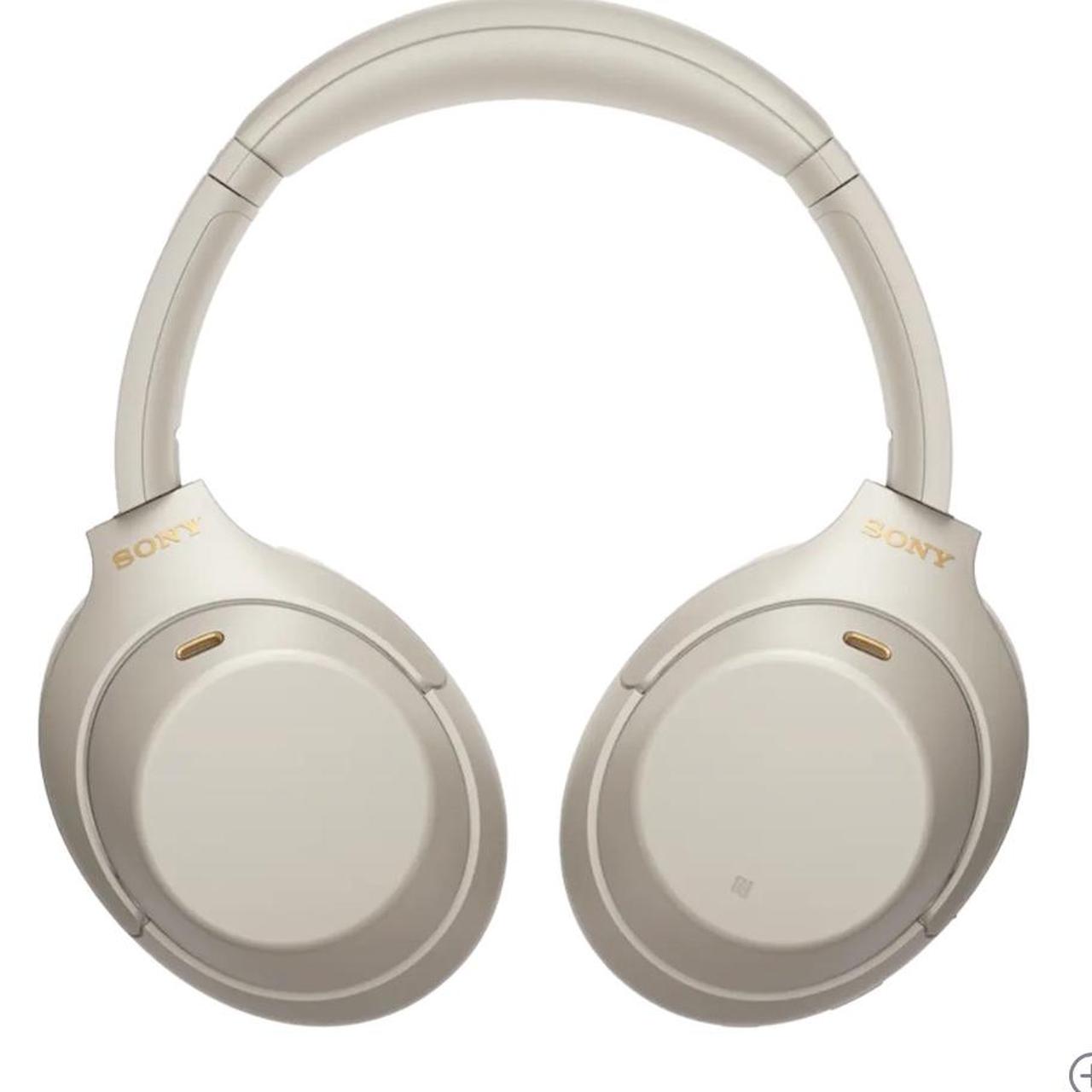 sony xm4! bought it a year ago for 350, i just don’t... - Depop