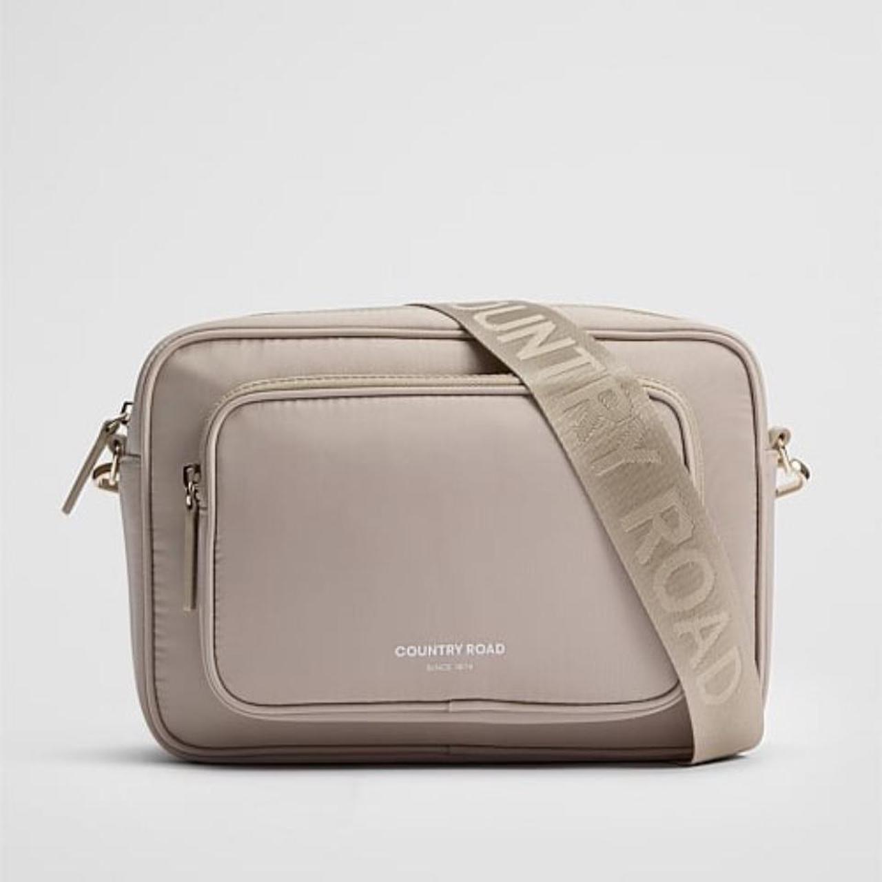 Country road bag Used twice - Depop