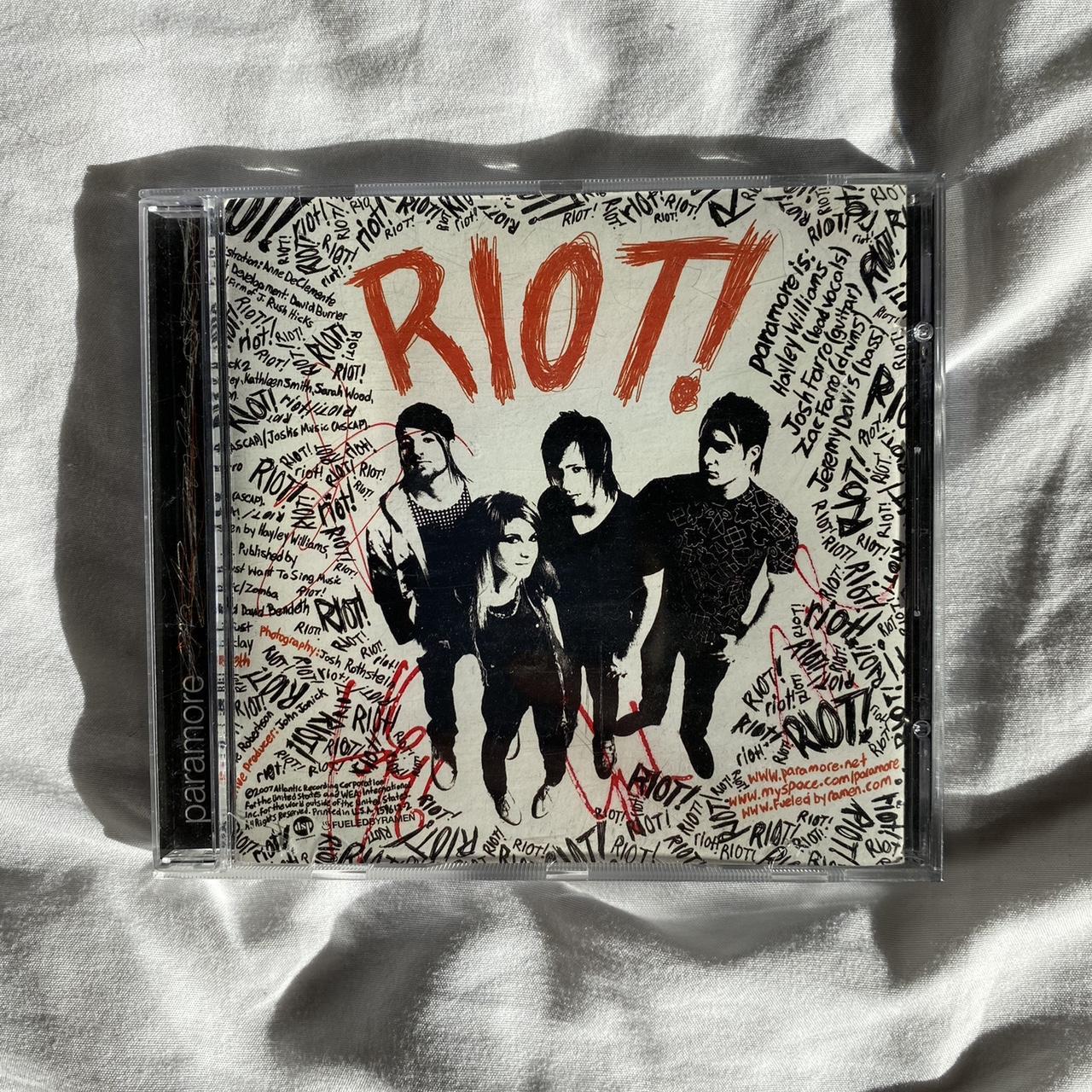 Signed paramore Riot Cd, signed by all band members!... - Depop