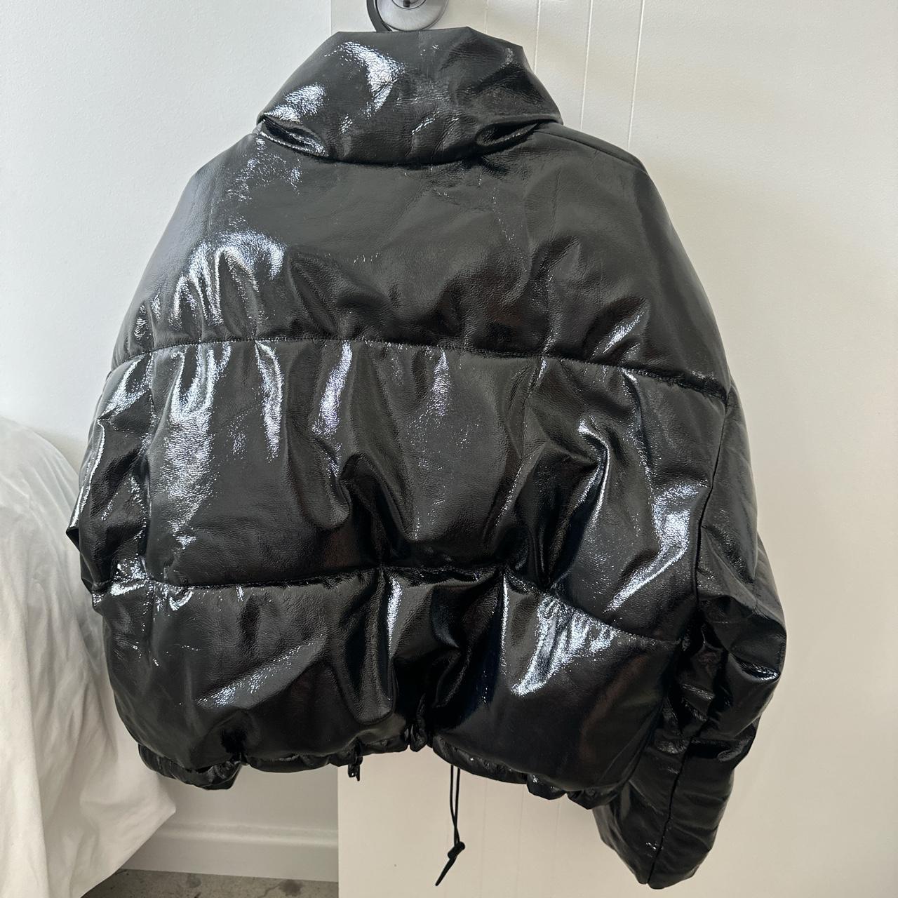 H and M puffer jacket wore a few times - Depop