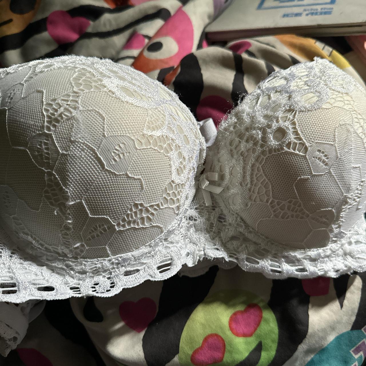 crème/white laced bra - Depop