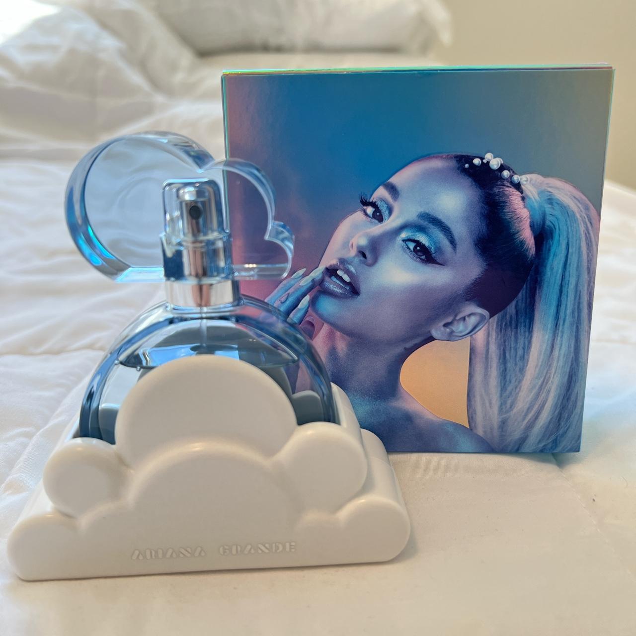 Ariana Grande Blue and White Fragrance | Depop