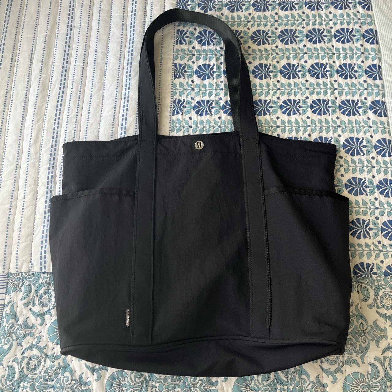 Lululemon Daily Multi-Pocket Tote Bag 20L - Depop