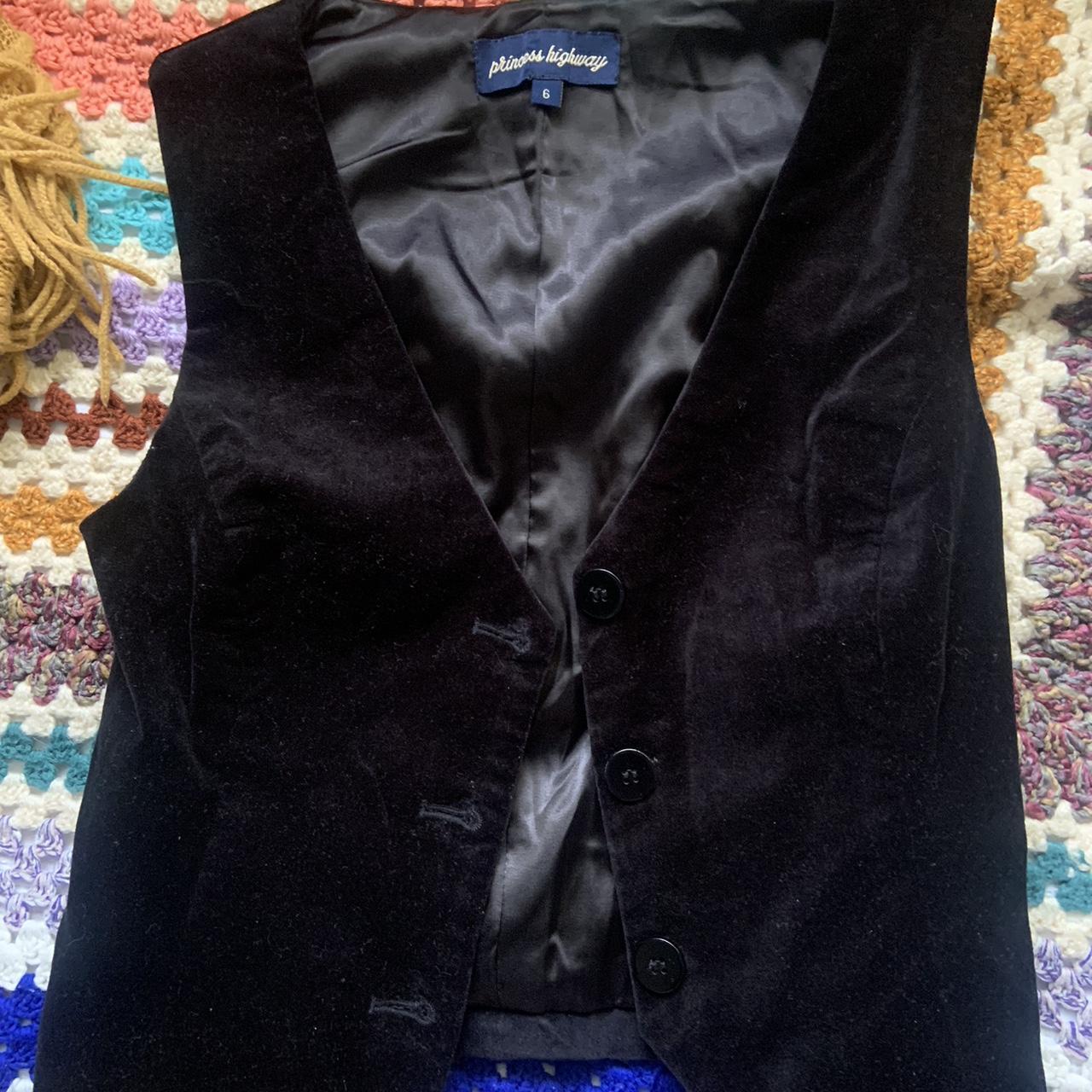 Cute black vest! Super super flattering just don’t... - Depop