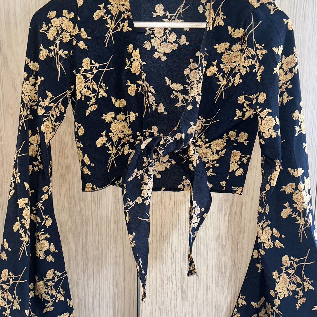 Flared arms cute going out top Cropped & light SHEIN... - Depop