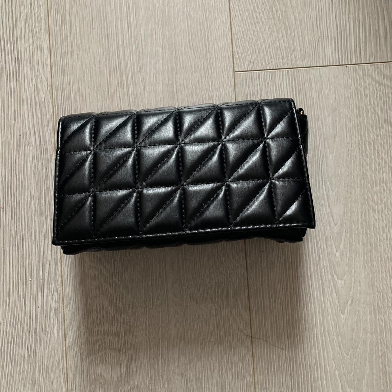 Black hand bag with gold chain handle - Depop