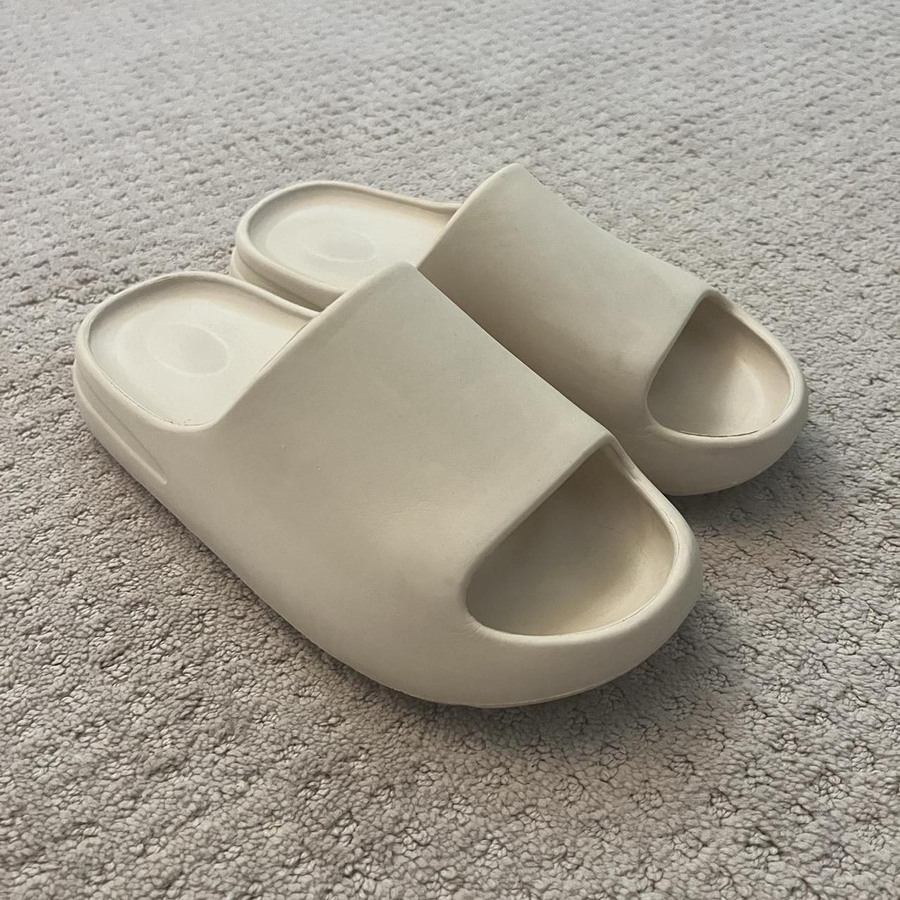 Tan Rubber Slides No brand! #yeezy #fakeasl - Depop