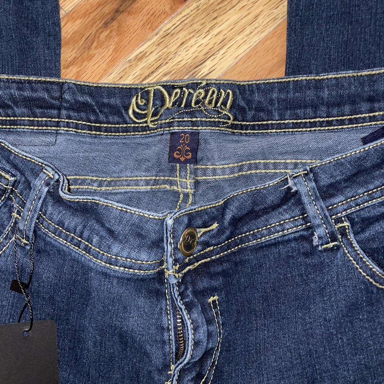 Medium wash Dereon jeans with cute gold detailing - Depop