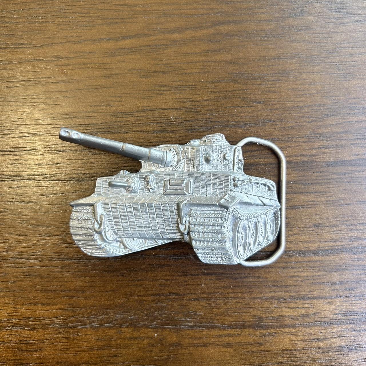 Tank Belt Buckle Measurements shown in pictures... - Depop