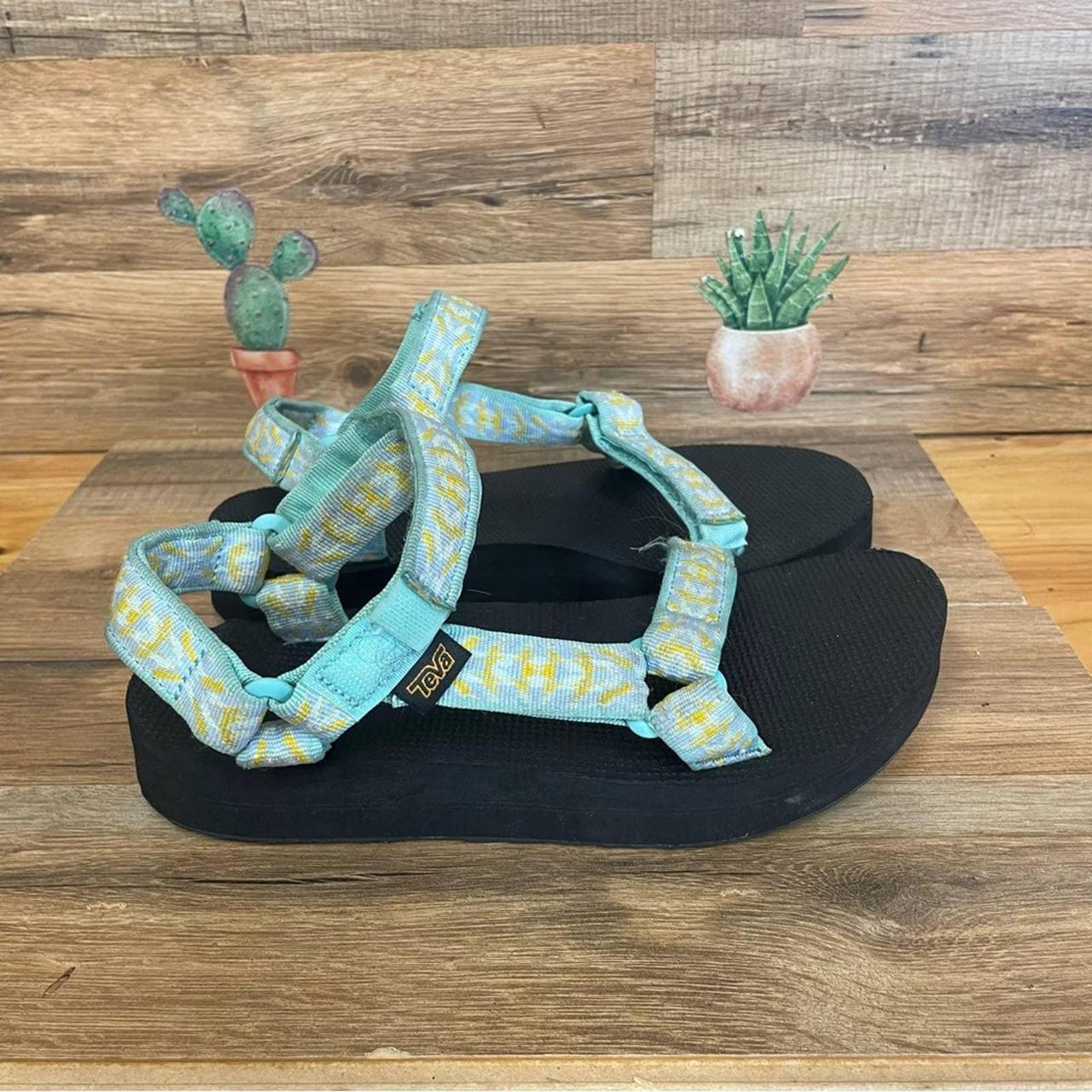 Featuring a just-right 1 ¼” height, the Midform... - Depop