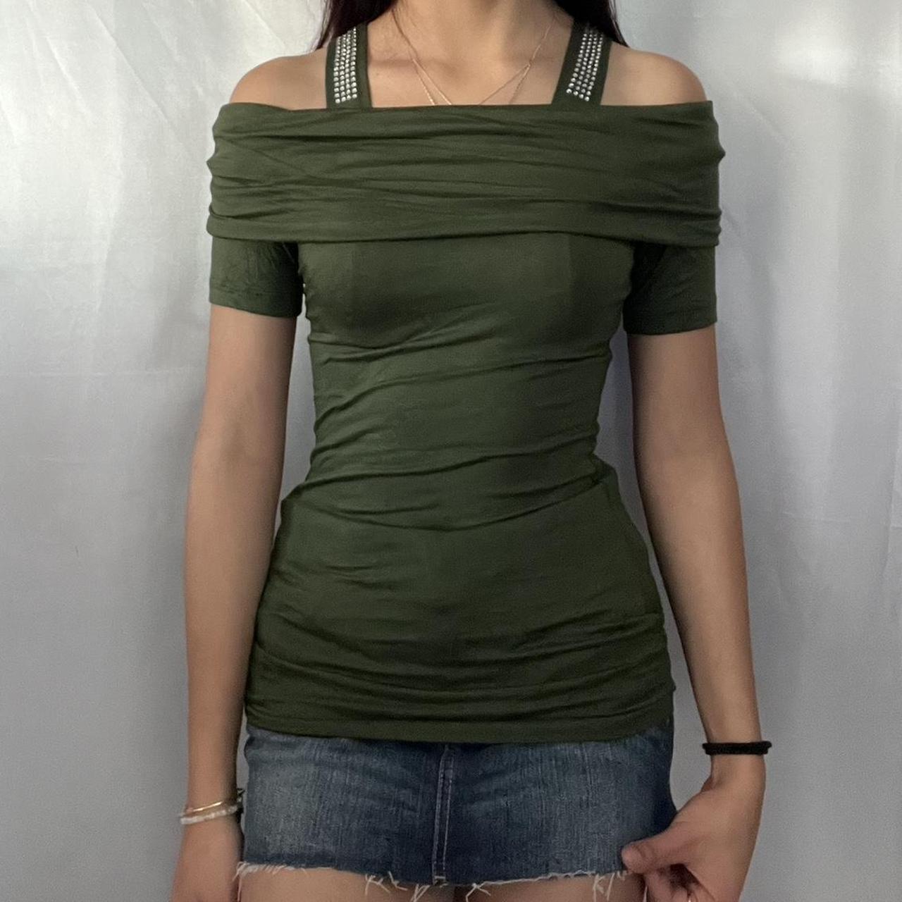 Y2k top nwot 2000s form fitting top size s! can be... - Depop