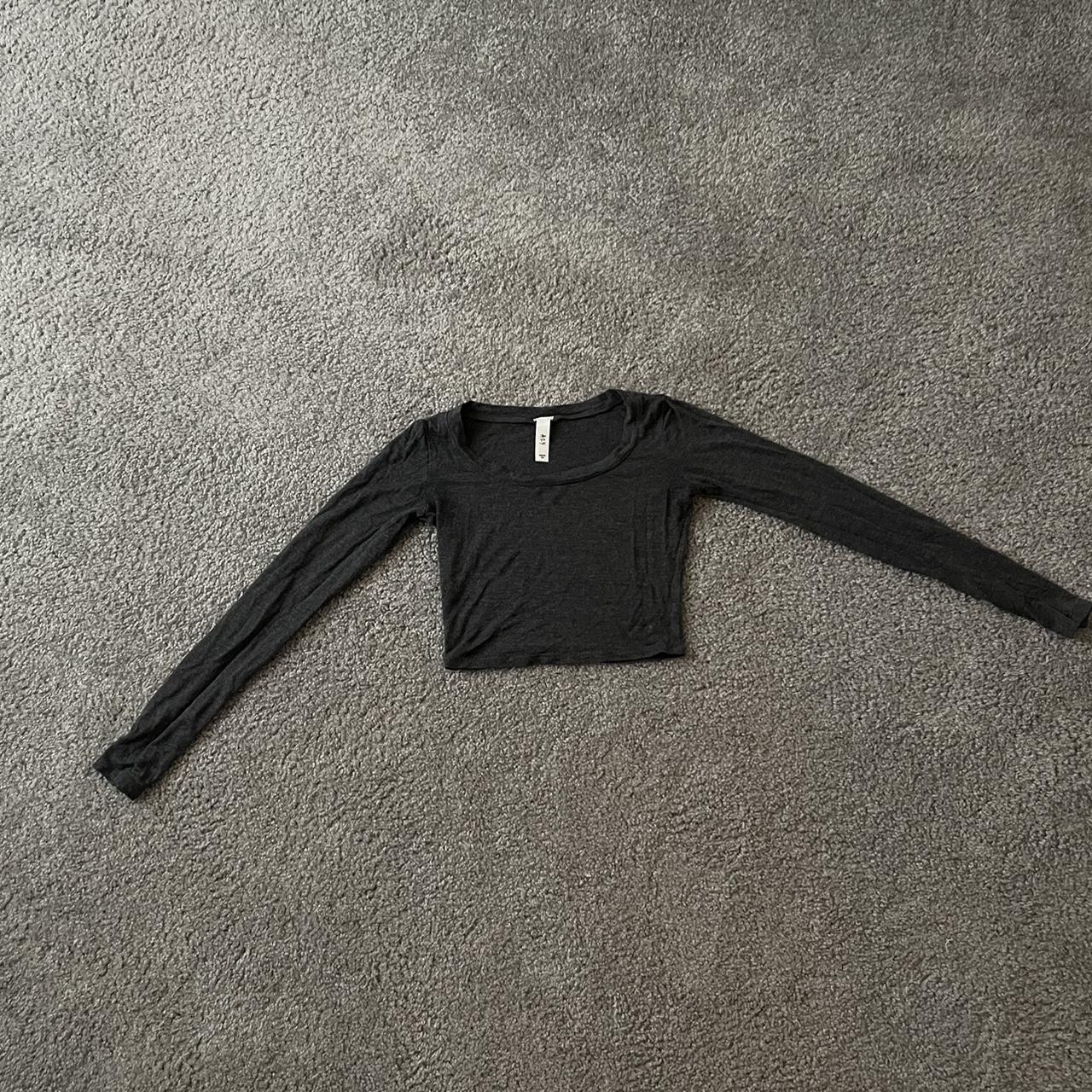 amazon dark grey crop top - Depop